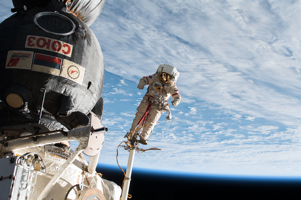 Nasa Space Walk Ship 33