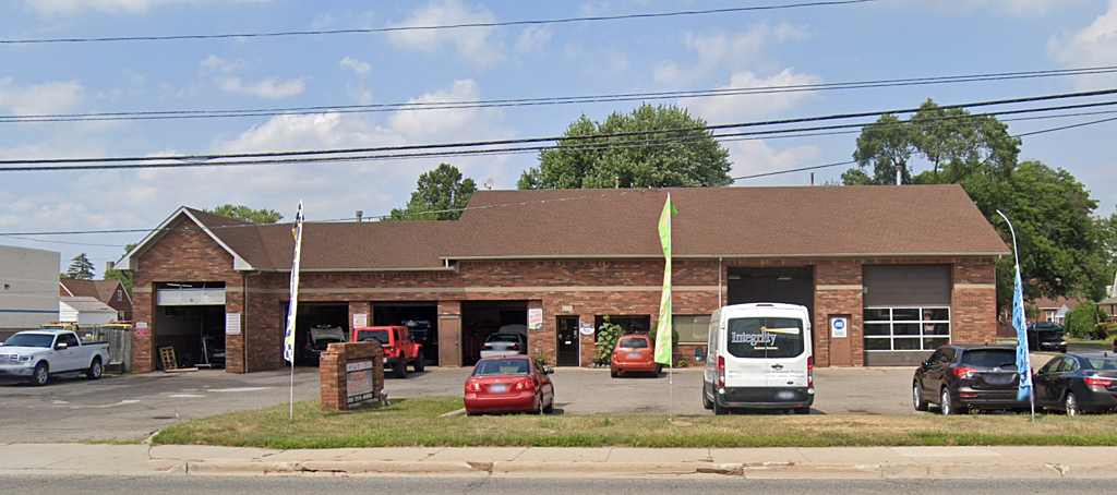 Universal Auto House - Center Line, MI 48015 Auto Repair