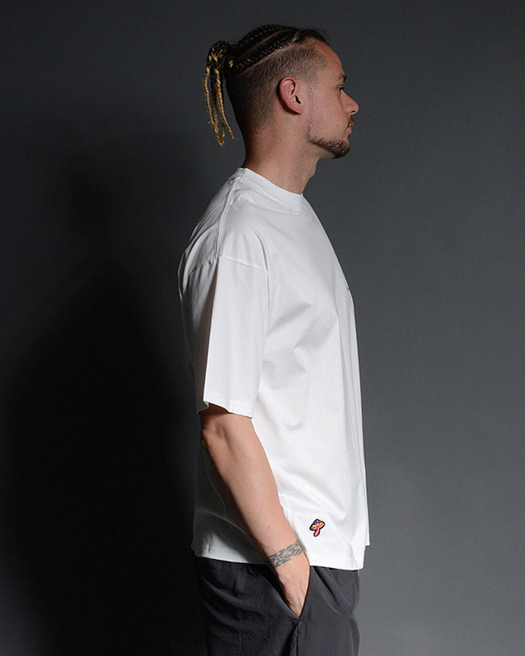 Russeluno Online Store / CREW NECK TEE (Stuck man)