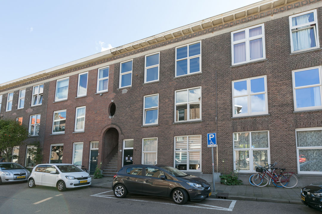 Neptunusstraat 53, Portiekwoning in Den Haag