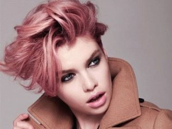 Color de cabello carmesí: tonos y recomendaciones para teñir.