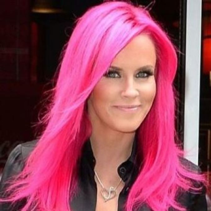 Color de cabello carmesí: tonos y recomendaciones para teñir.