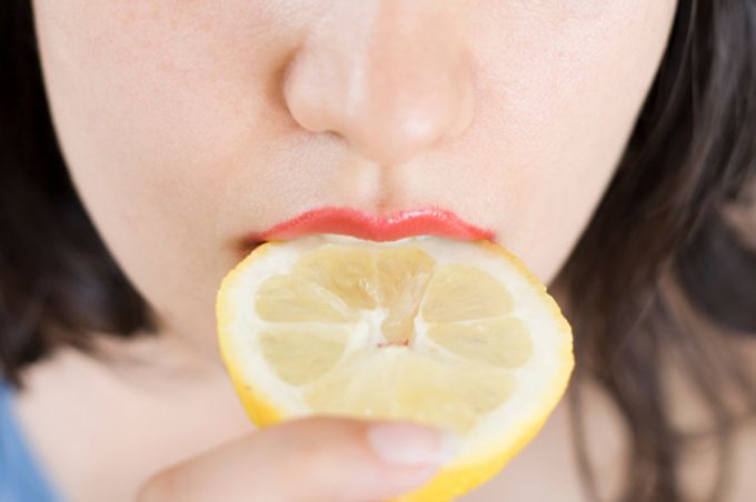 What happens if you eat lemon every day? The benefits and harms of ...