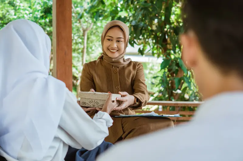 Hibah: Pengertian, Hukum, Jenis, Rukun, Syarat, & Manfaatnya