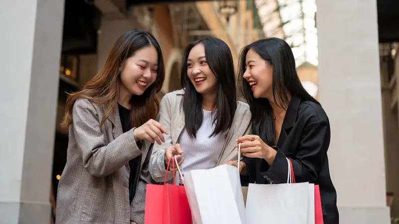 Konsumerisme: Pengertian, Ciri, Dampak Negatif, & Contohnya