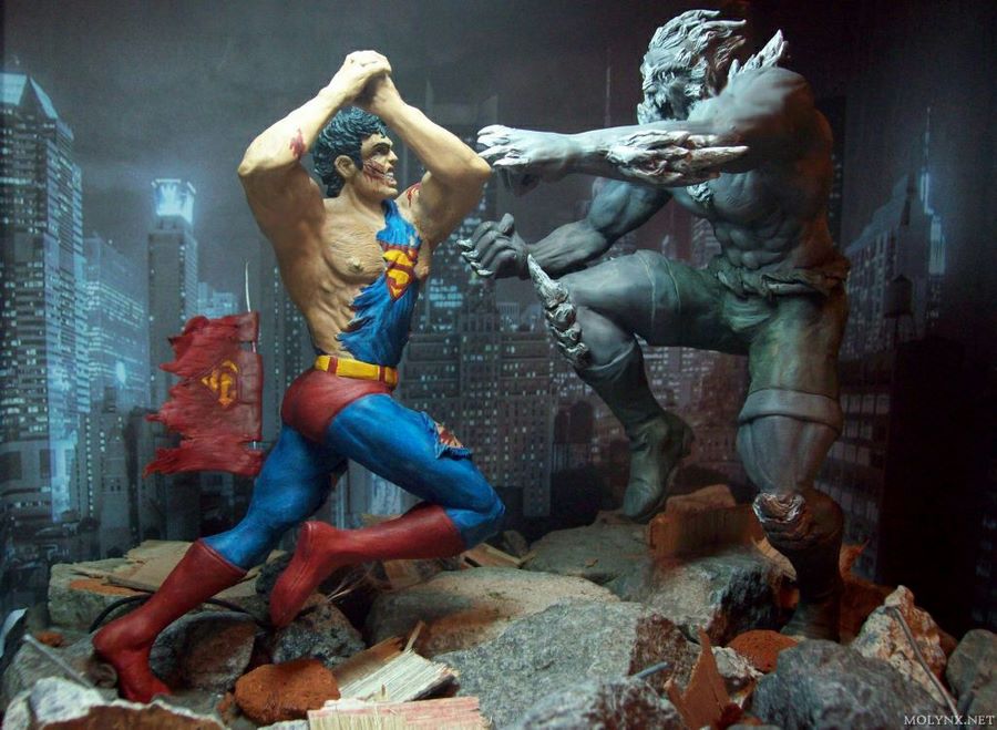 Diorama de Superman vs DoomsDay