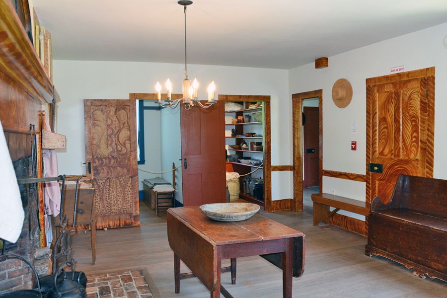 Interior Views of the John Johnson Home | ScriptureCentral