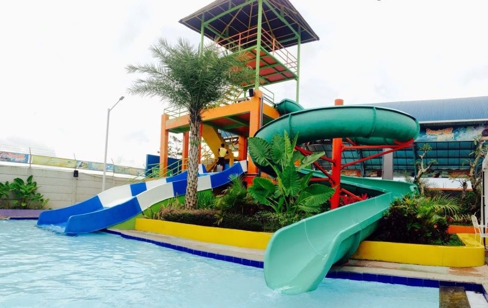 Panghegar Waterboom, Wahana Permainan Seru di Kota Kembang