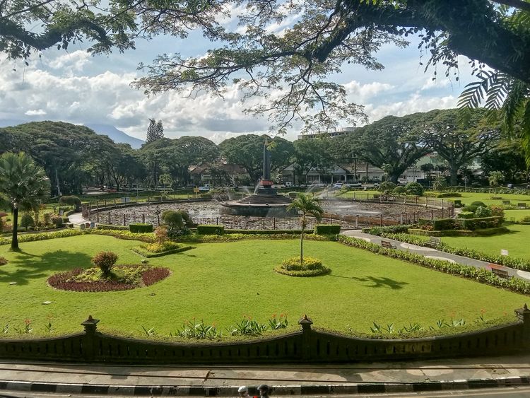 Daya Tarik Alun-Alun Malang, Lokasi dan Harga Tiket Masuknya