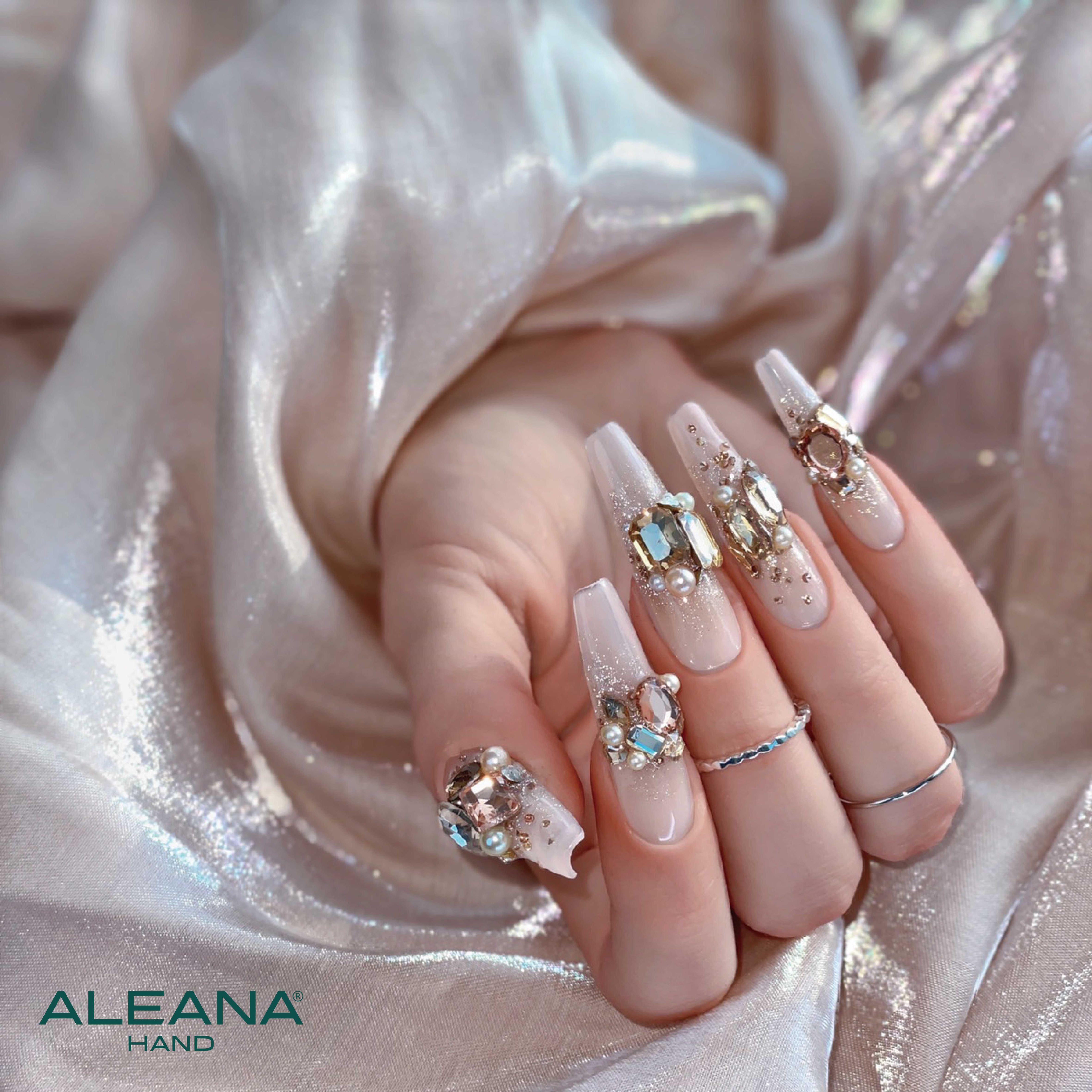 ALEANA Hand 超仿真假手 | 甲嚮坊·美甲商品 Yearn Nail ART