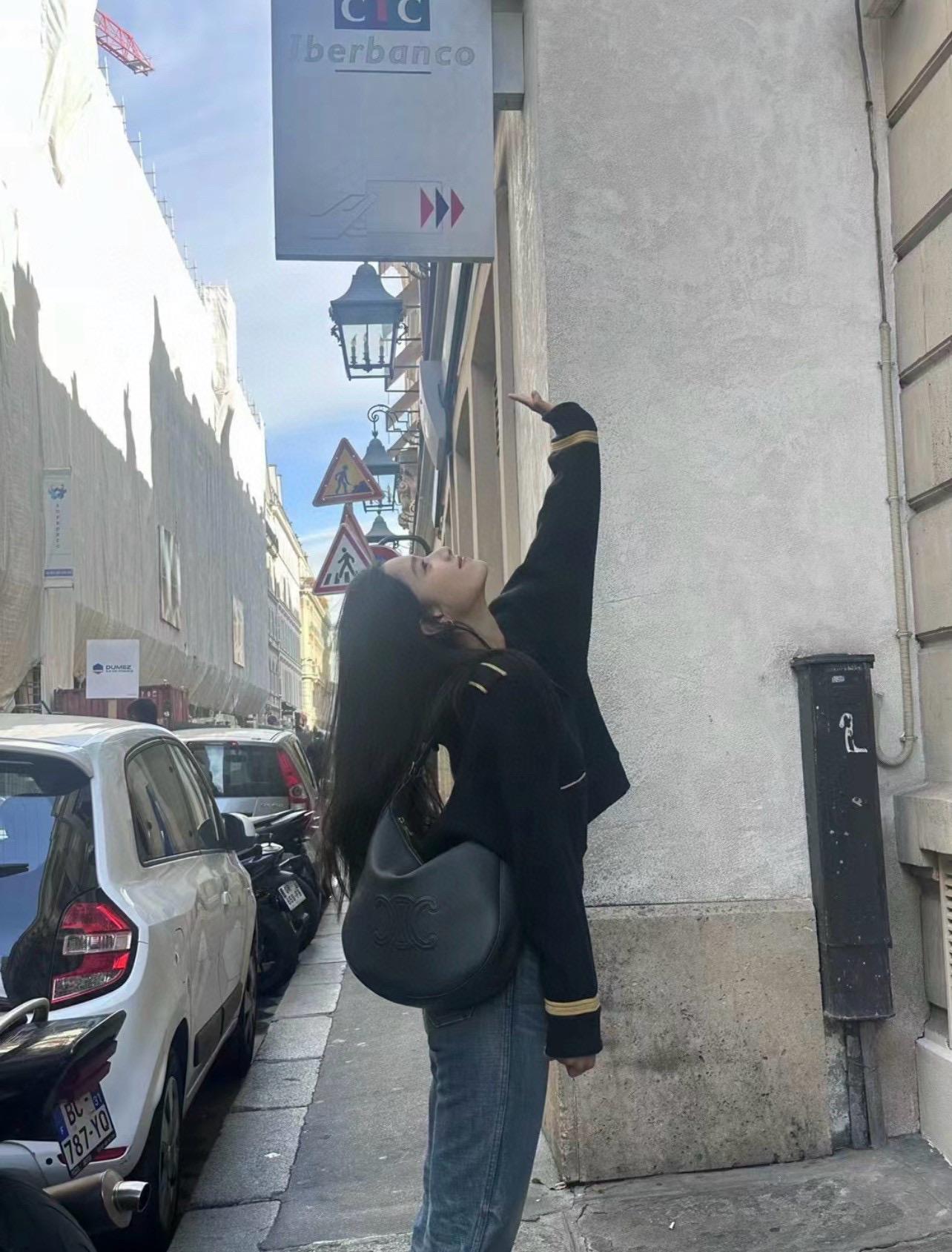 Celine 新款 黑色 Heloise Cuir Triomphe 全皮革 hobo包 真皮 尺寸：30x28.5x8cm 低調簡約通勤包 ...