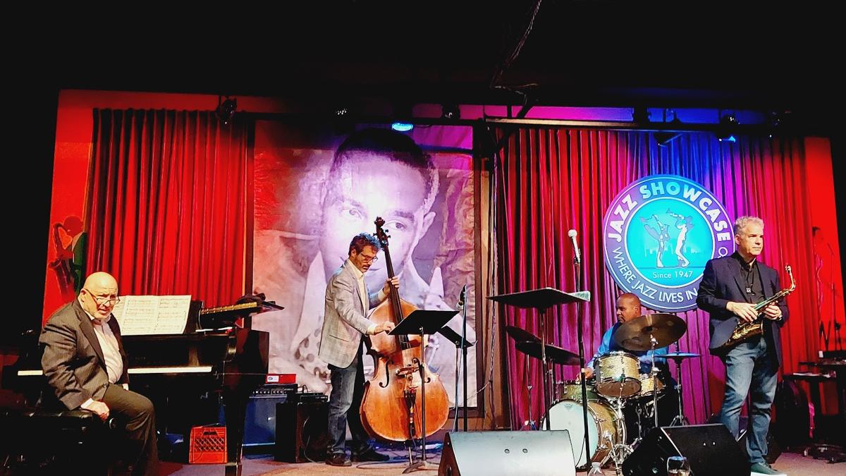 Live Music at Jazz Showcase | Showcrow