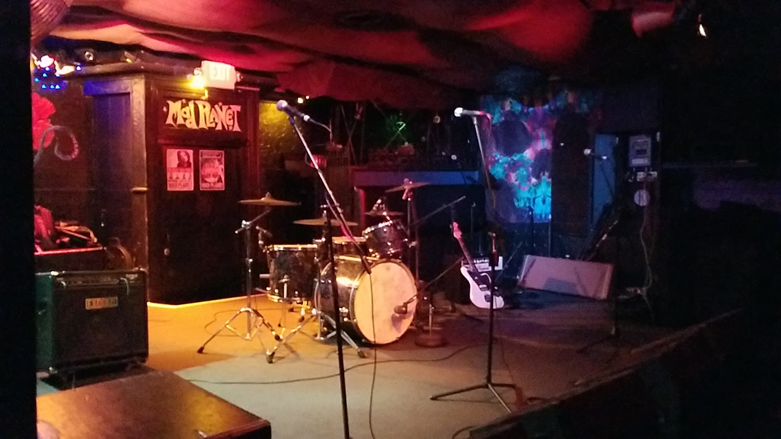 Live Music at Mad Planet | Showcrow