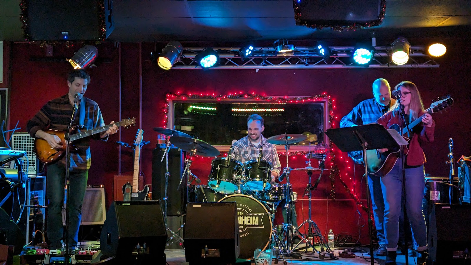Live Music at Shaws Bar & Grill | Showcrow