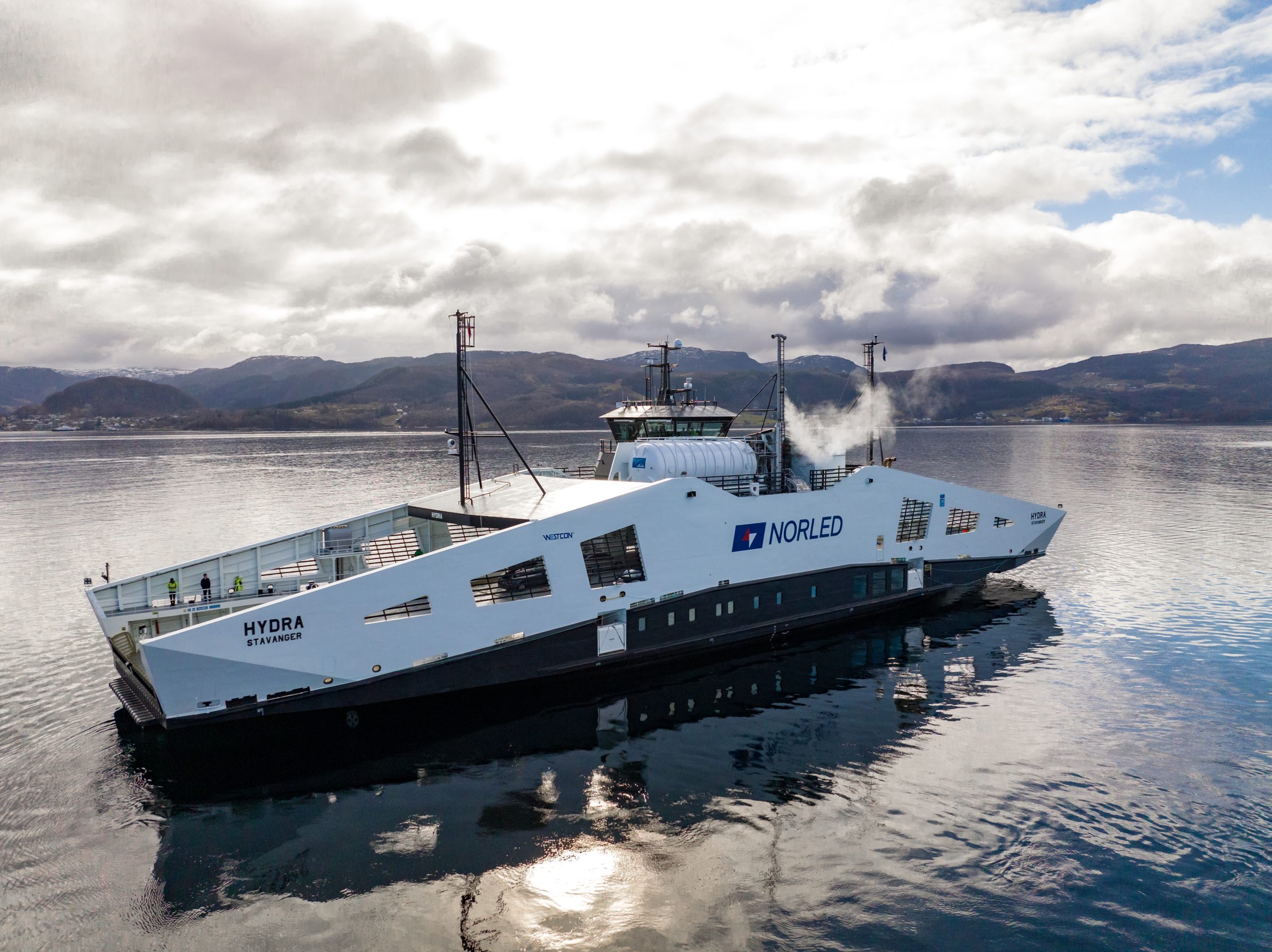 Nå seiler MF Hydra på hydrogen: — En historisk dag - Hydrogen24