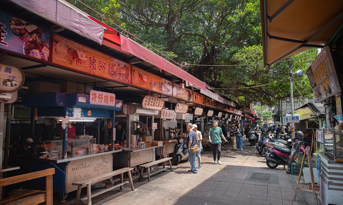 Follow the Foodies to Enjoy Breakfast in Taipei's Zhongshan and Datong ...