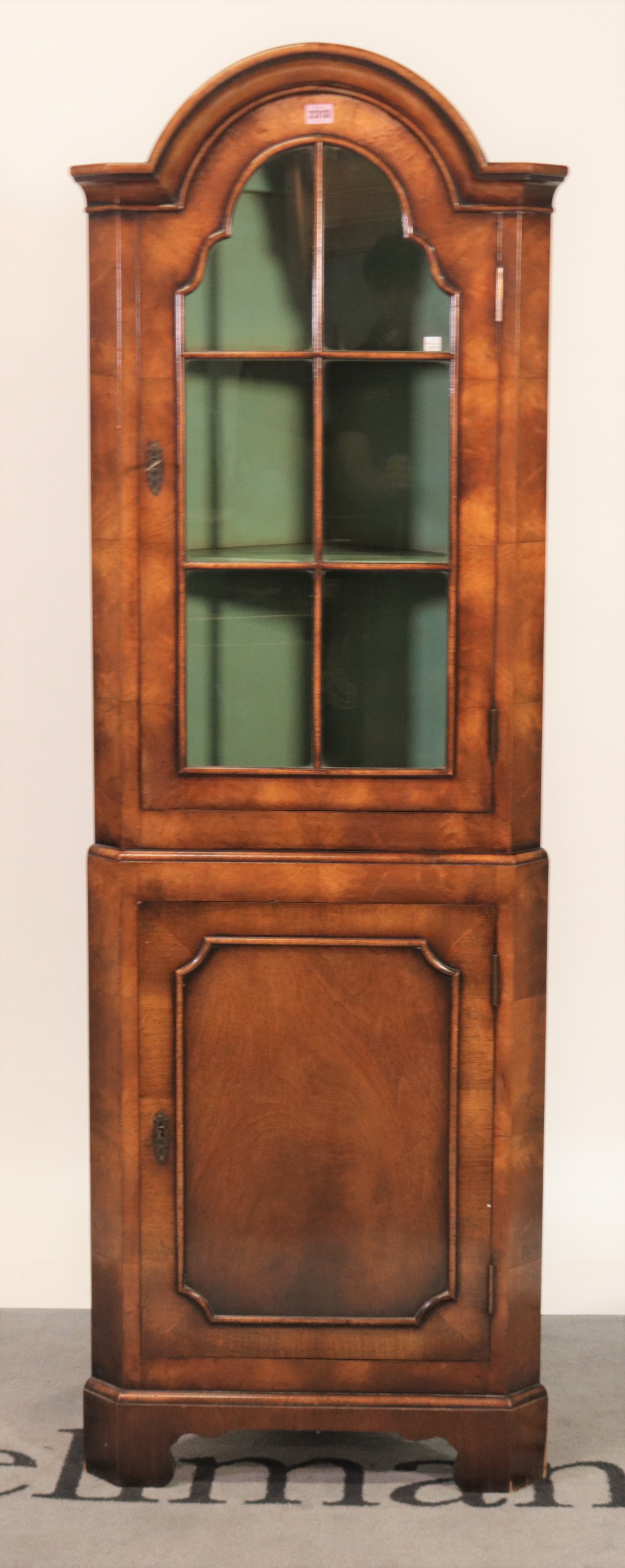 An 18th century style floor standing order display cabinet | Barnebys