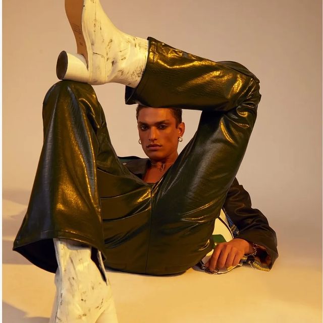 GEOFFREY CAMUS model represented by M MANAGEMENT