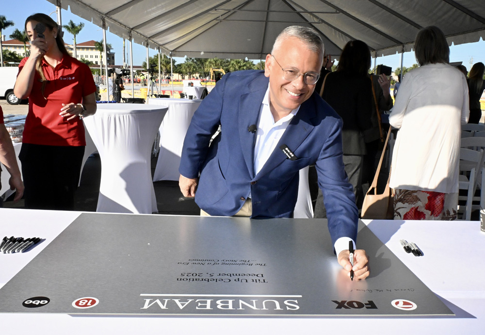 SocialMiami - SOCIALManny 377