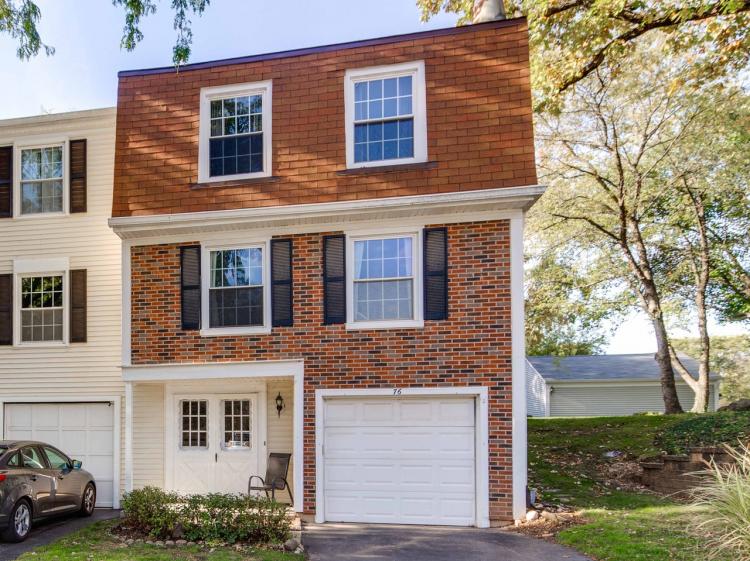 76 Hickory Ln, Cary, IL 60013