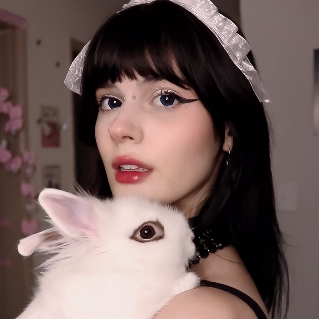 Bella Cherry's Instagram, Twitter & Facebook on IDCrawl