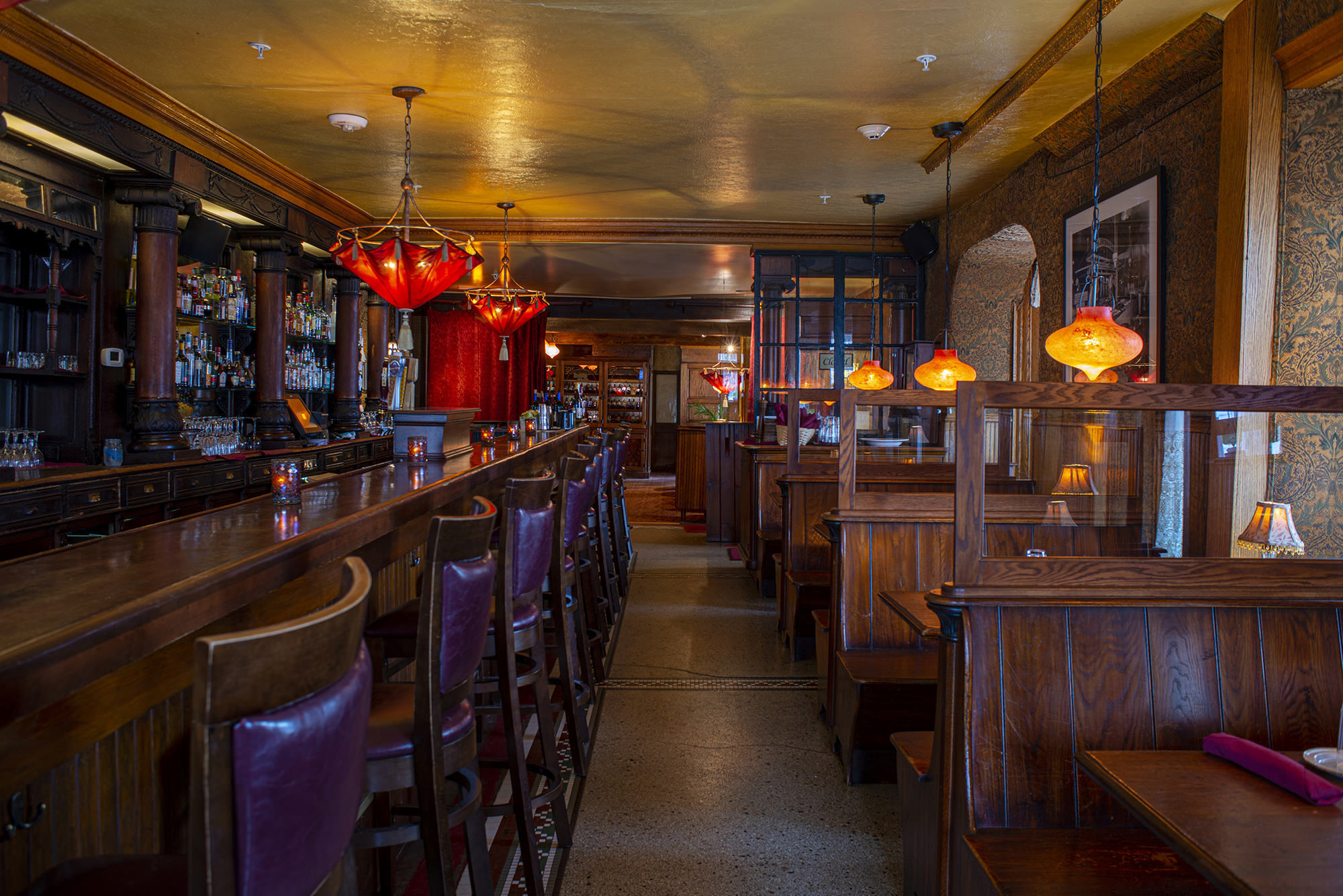 Happy Hour at the Bar | The Washington House Hotel and Restaurant