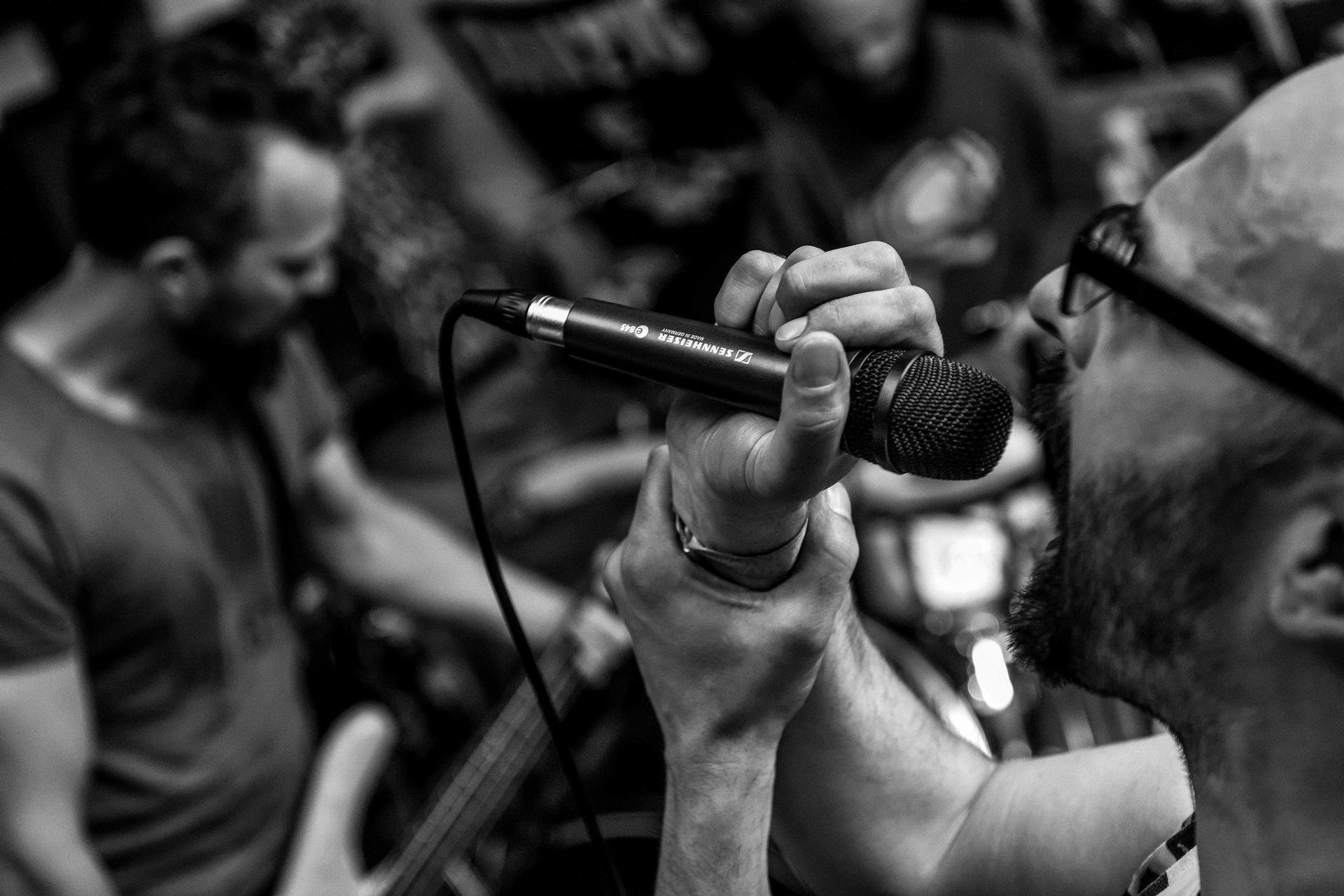 11 Best Live Vocal Mics for 2025 | Gear4music