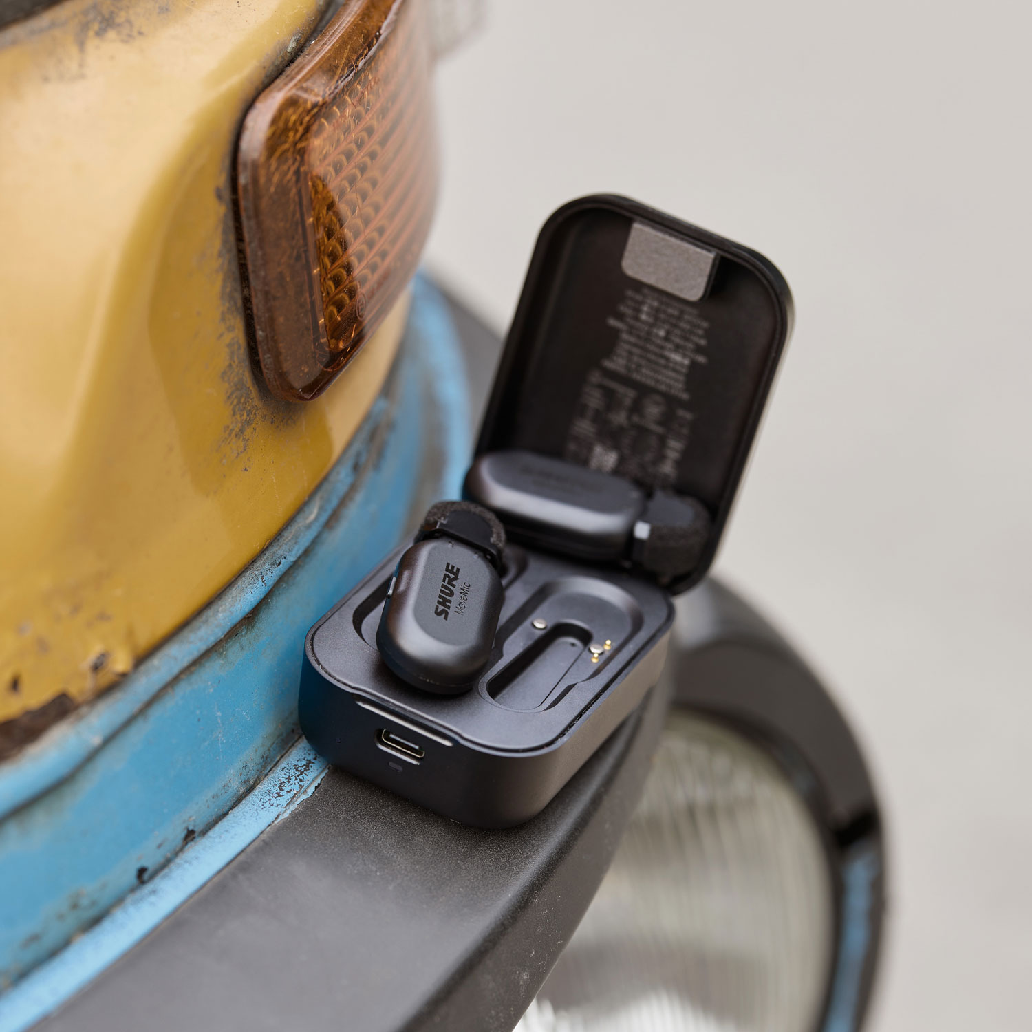 Shure MoveMic Review - The Ultimate Lavalier Mic for Content Creators?