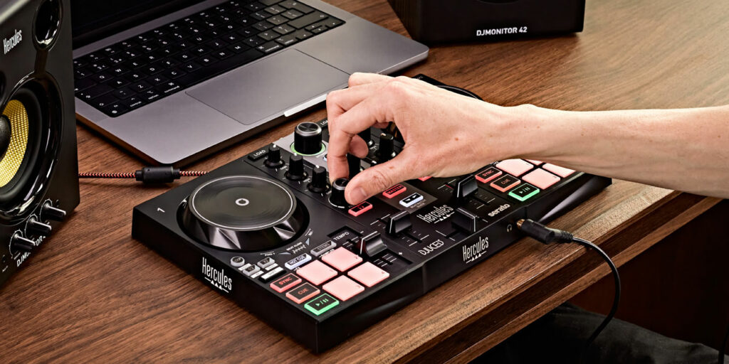 How to DJ - A Comprehensive Guide | Gear4music