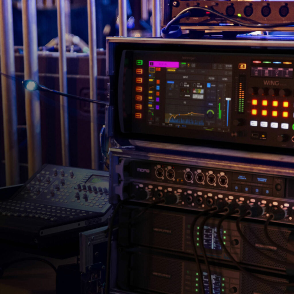 Behringer WING vs. X32 - What's the Difference? | Gear4music