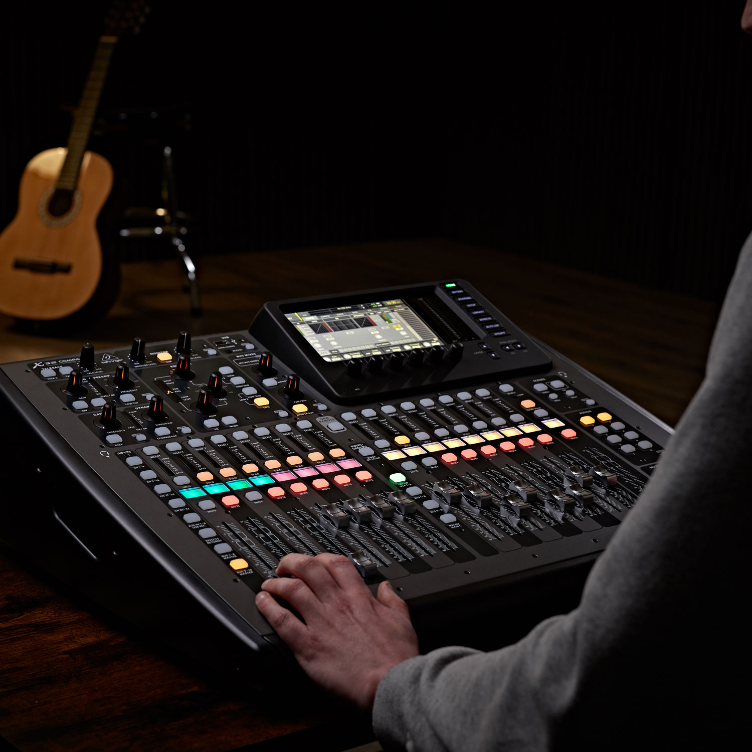 Analog vs. Digital Mixers - What's the Difference? | Gear4music