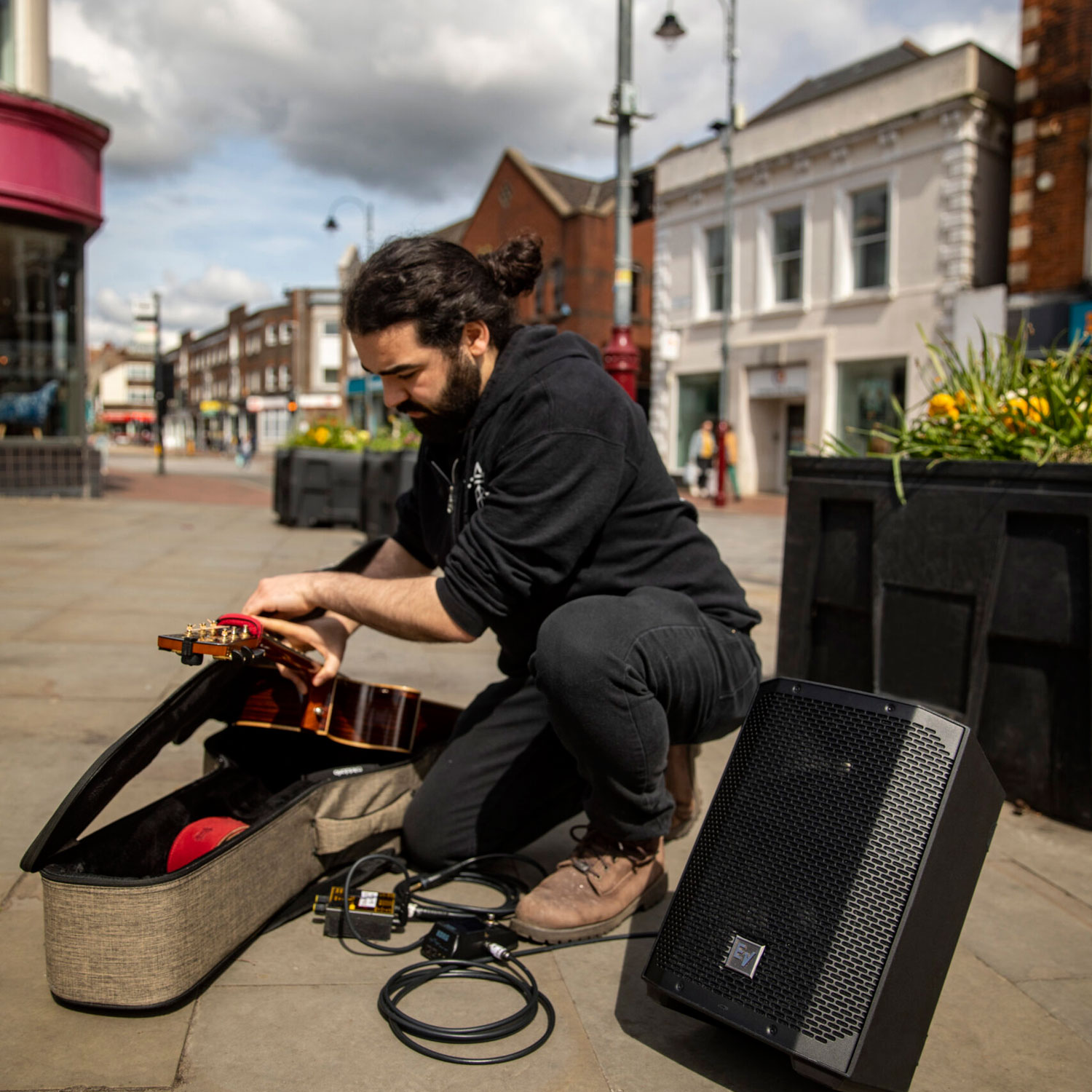The Gear4music Guide to Busking - Get Outdoors This Summer!