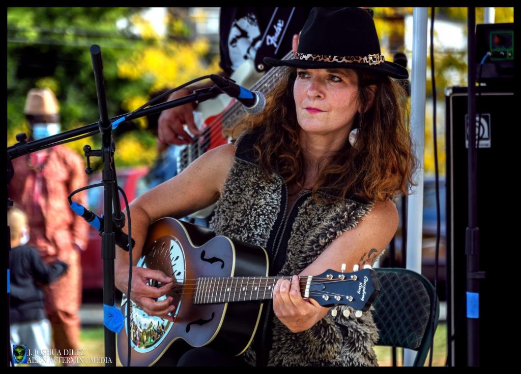 ANNIE O' NEILL KEEPS HER MUSICAL WINGS FLYING - The Zebra-Good News in ...