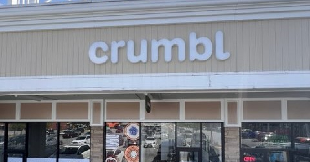 crumbl cookies sweetening Bradlee Shopping Center in Alexandria!