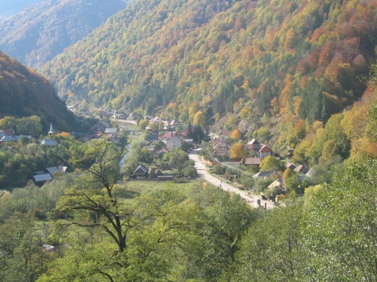 Se modernizează infrastructura rutieră din comuna Valea Ierii ...