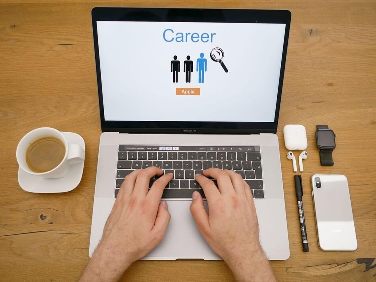 Cum să alegi cel mai bun model de CV pentru a te angaja în 2024 ...