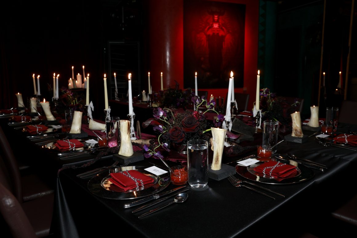 David Harbour (Stranger Things) Tries Demon Meat Shake Ahead of Diablo ...