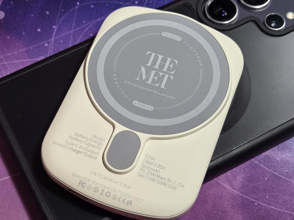 Casely Power Pod is a Stylish, MagSafe-Compatible Wireless Charger ...