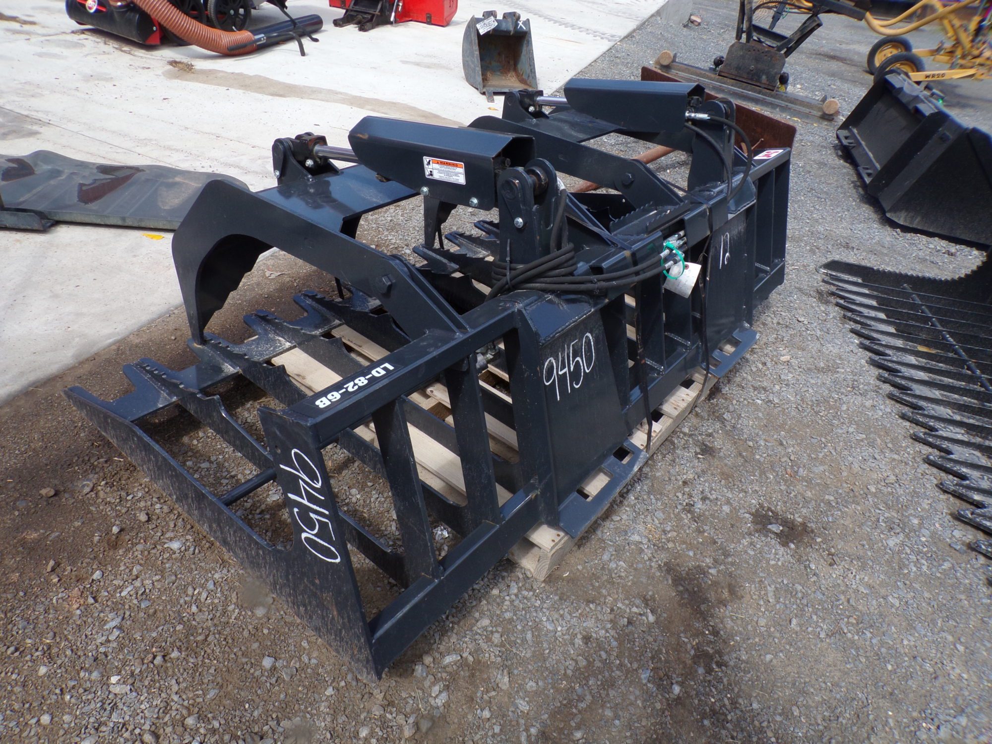 #7974 82" Stout LD82-6B Grapple Bucket $2950.00 - JM Equipment