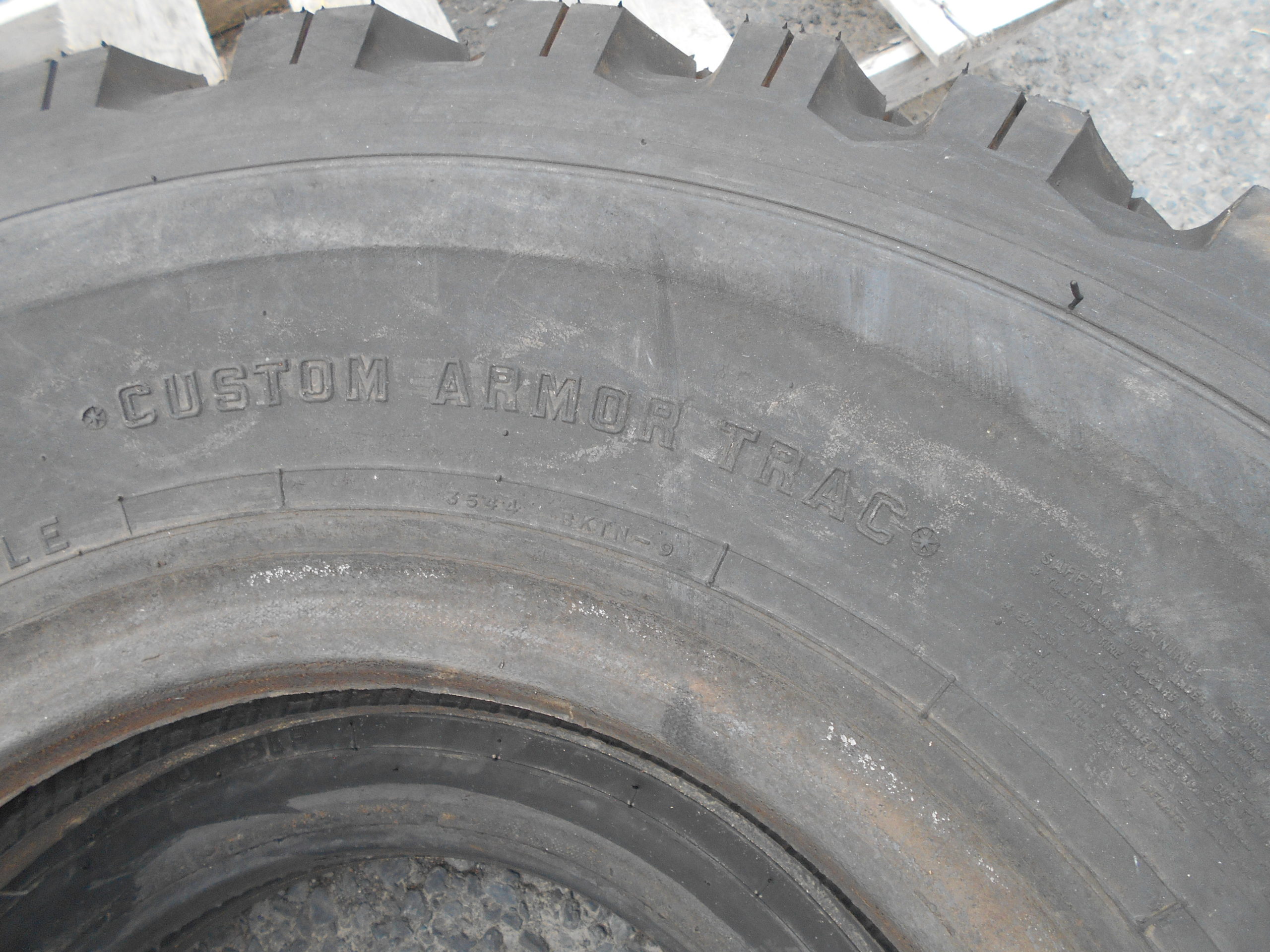 #2527523 11.00 x 20 Truck Tires - JM Equipment