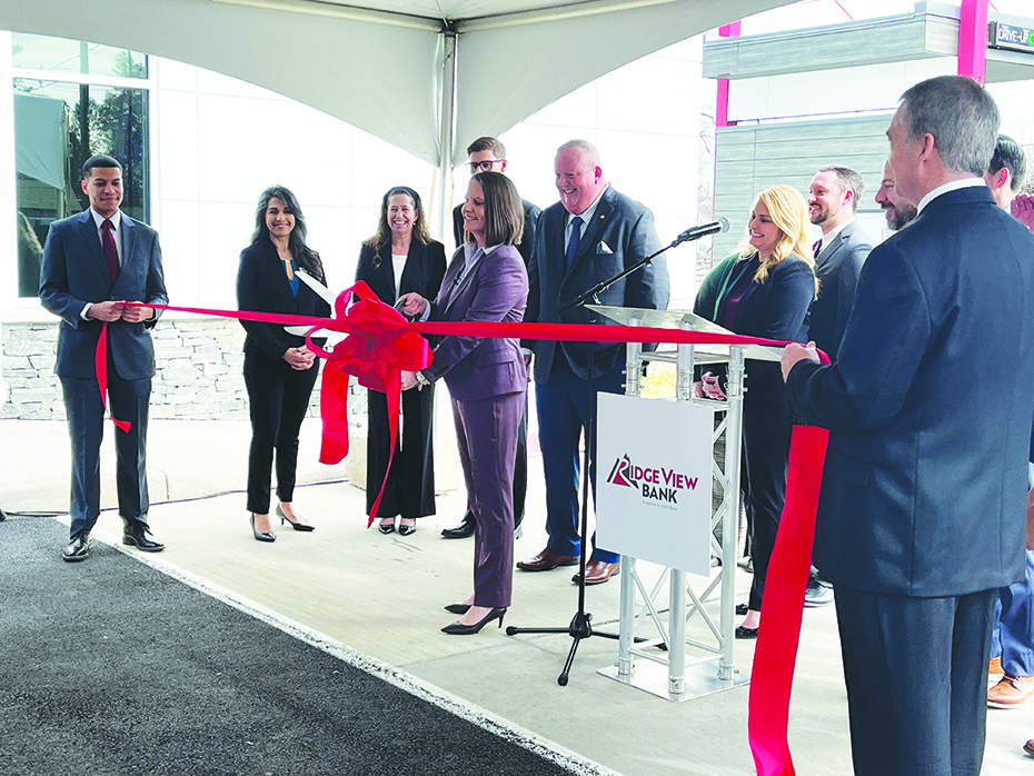 Ridge View Bank opens with ribbon cutting – Salem Times Register