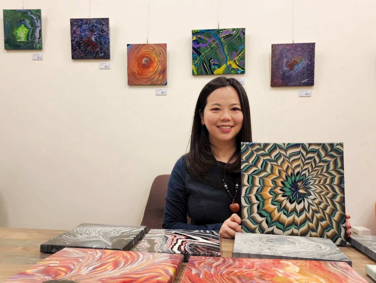 掌握與放手 未知的驚喜 林玉婷流體畫個展 歡樂分享 快意自在 - 大媒體新聞網