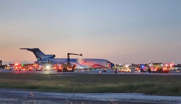 Awesome Force One at Miami International Airport Boeing 727 Trainer ...