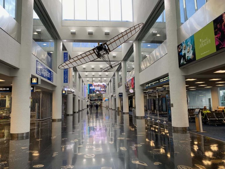 Miami International Airport American Eagle D Gates - MIA - Florida ...