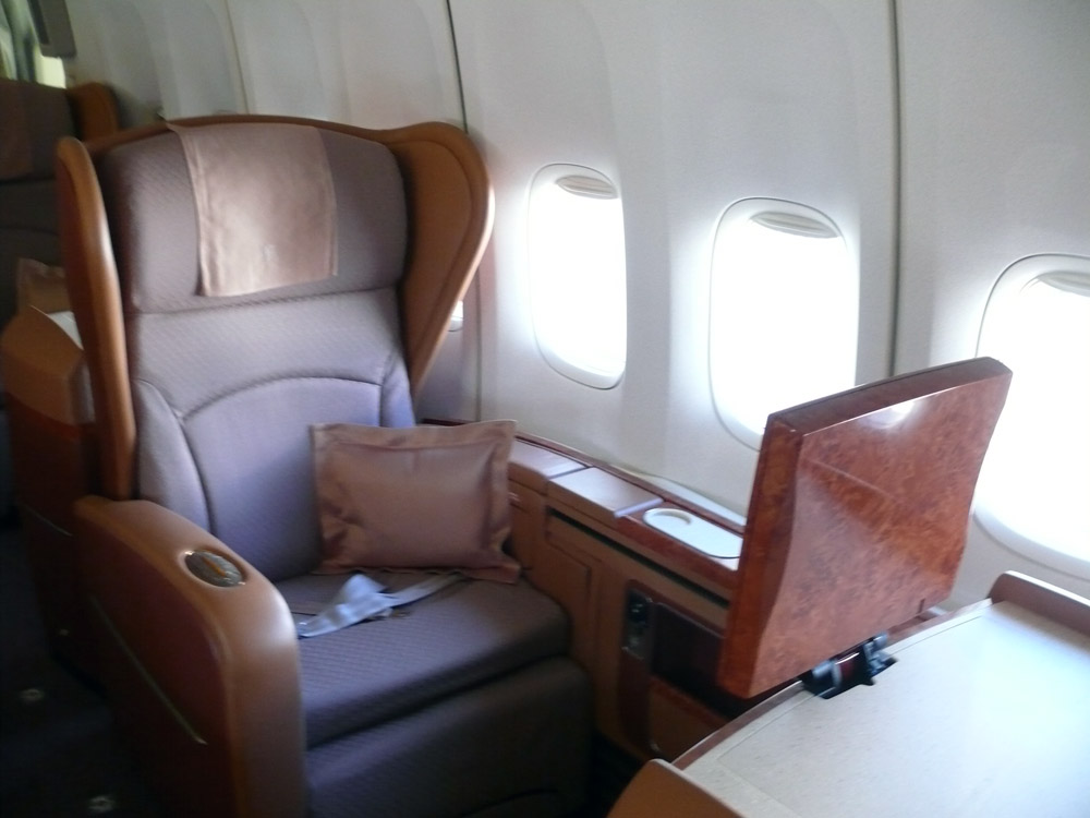 Singapore Airlines Aircraft Interiors - Boeing 747-400 Cabin Singapore Airlines Aircraft Interiors - Boeing 747-400 Cabin