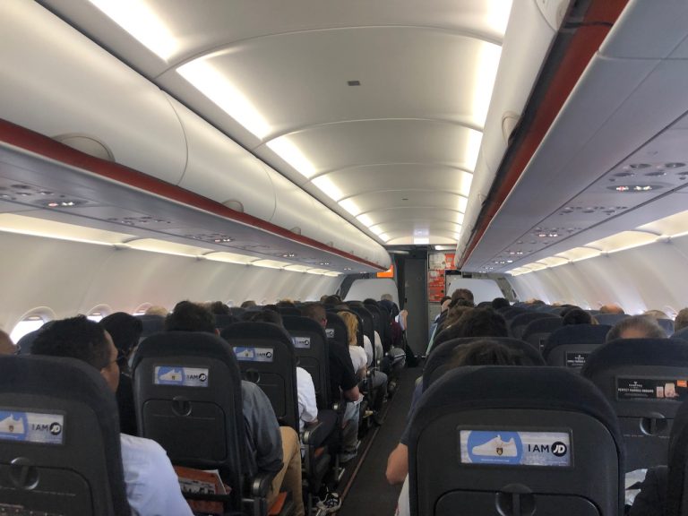EasyJet Airbus A320 Cabins and Flight CDG-TXL June 2019 - The Airchive 2.0