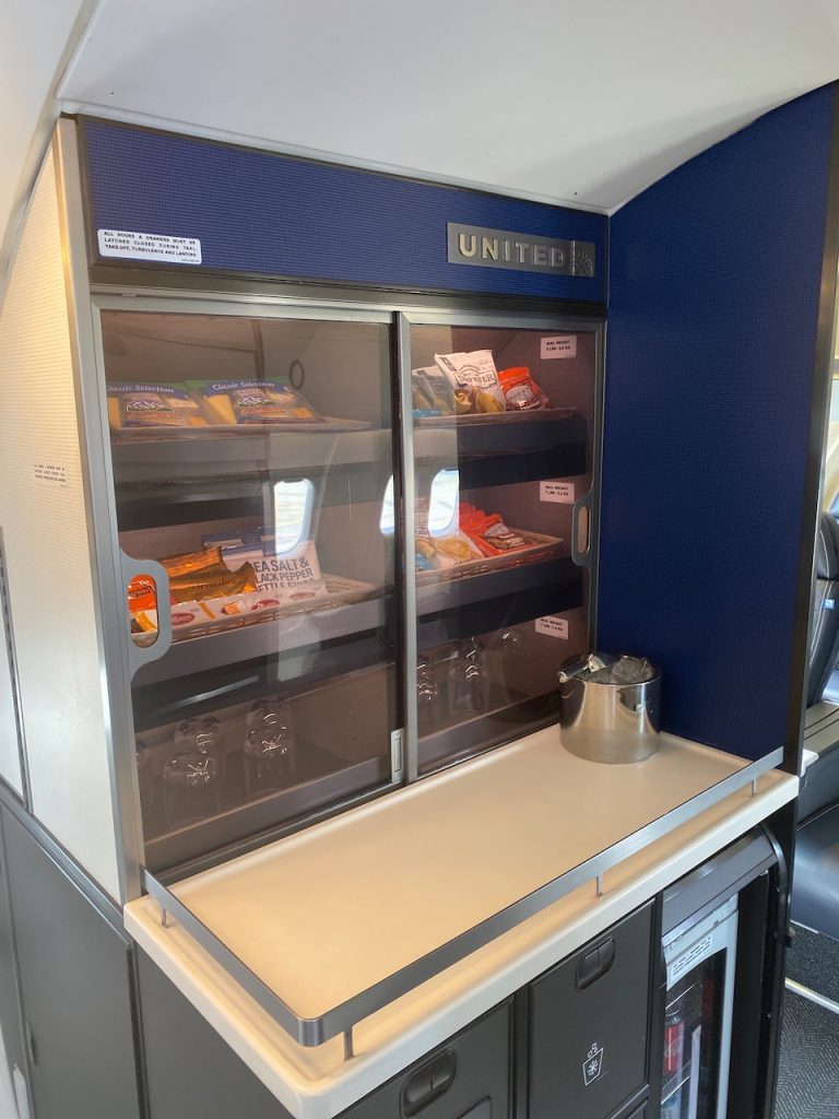 United Express Embraer E170 Cabin - October 2021 - The Airchive 2.0