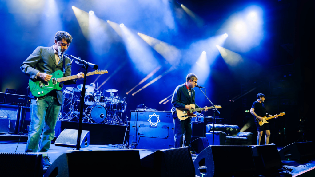 "The Battle Of Britpop" -- How Oasis Vs. Blur Shaped Music History ...