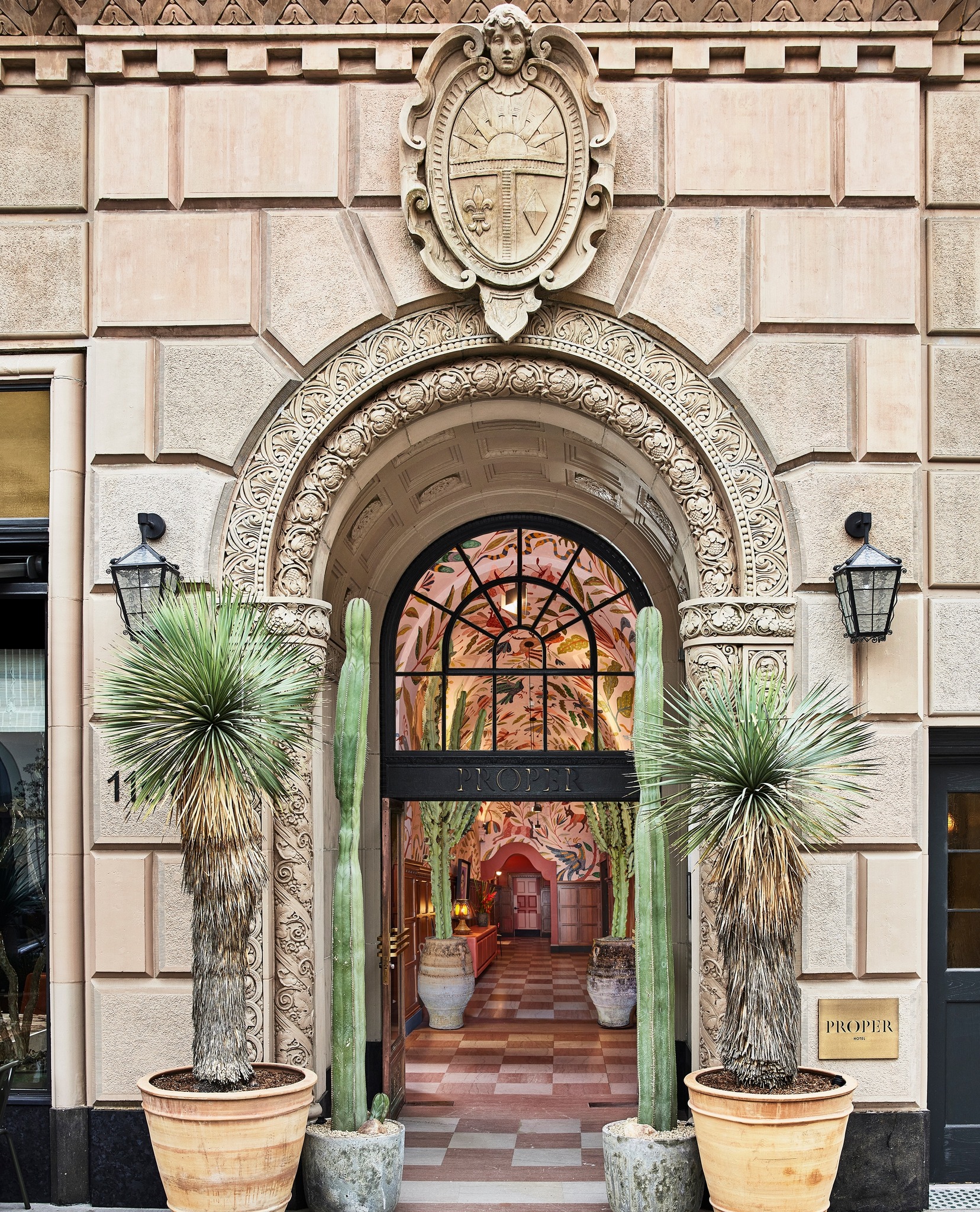 Kelly Wearstler Designs Luxurious Downtown LA Proper Hotel - SA Decor ...