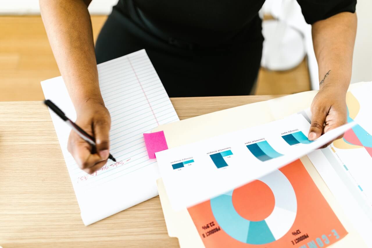 7 Actionable Steps Moving Towards a Paperless Office - Envoice